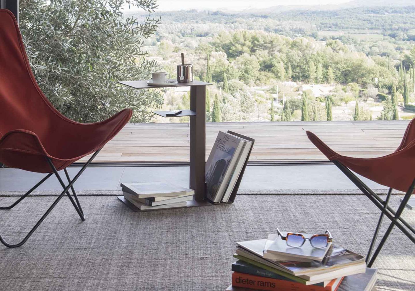Buy Side table - Red - Magazines